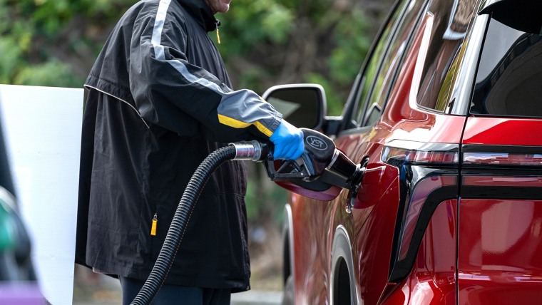 US Gas Prices Jump 33 Cents in 1 Week Since Start of War in Iran