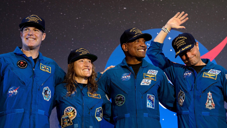 Astronaut Emily Calandrelli's Feels 'Cosmic' Connection to Reid Wiseman ...