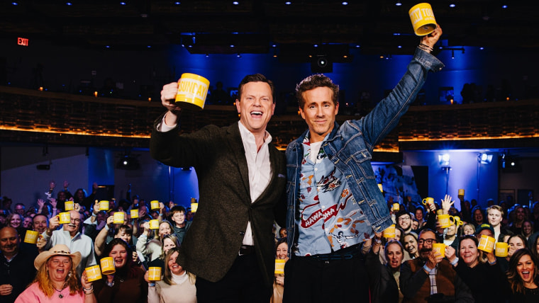 Ryan Reynolds Snaps Sunday Mug Shot With Fans at Sitdown Live