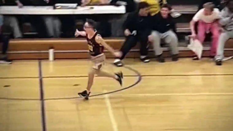 Sixth grader scores inspiring basket in front of his classmates