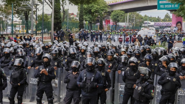 Marchas, cierres y tráfico debilitan fiebre mundialista en México