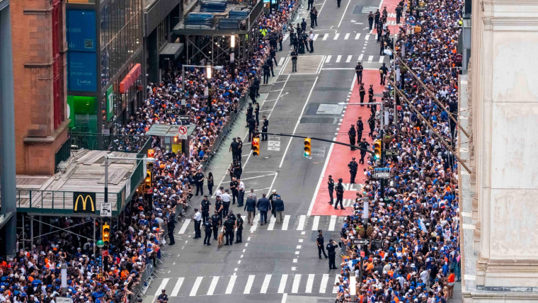 Miles de fans inundan las calles de Nueva York para el desfile triunfal ...