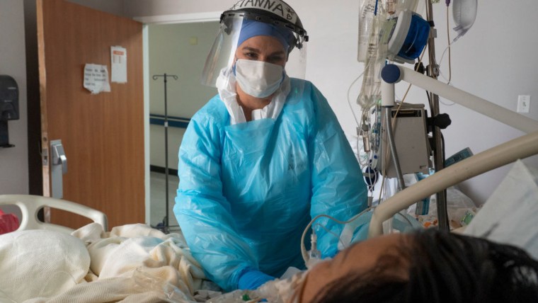 ¿Cuándo debo vacunarme si ya tuve COVID-19? Doctor lo aclara