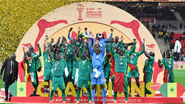 De la protesta al título: Senegal abandona la cancha y se corona ...