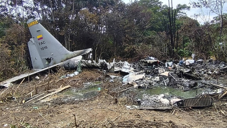 Avión militar se estrella en Colombia con más de 120 pasajeros a bordo