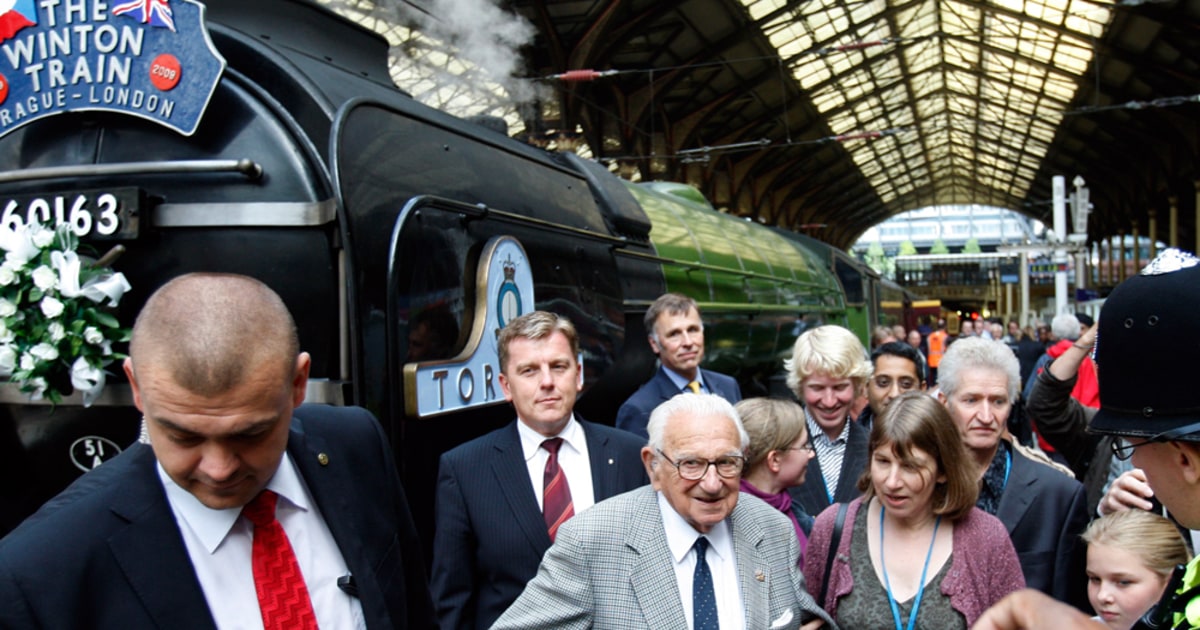 Jews who fled Nazis as kids recreate train trip