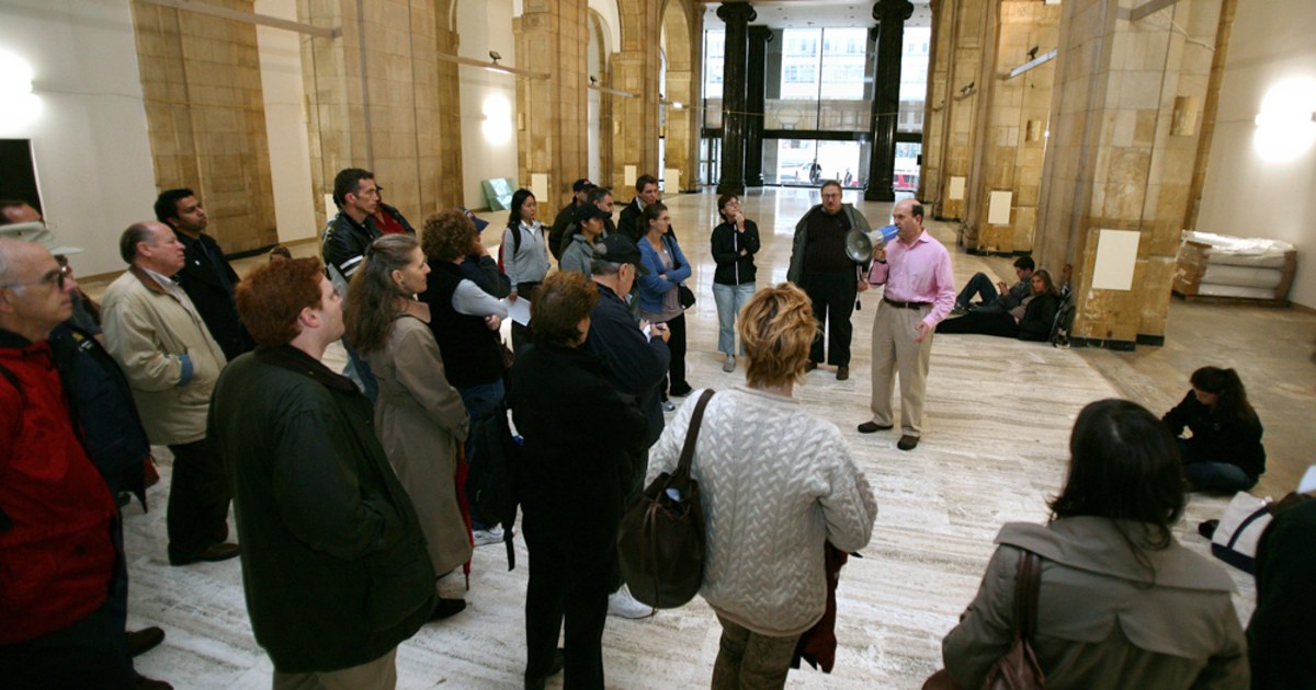 Wall Street tour offers a history of finance