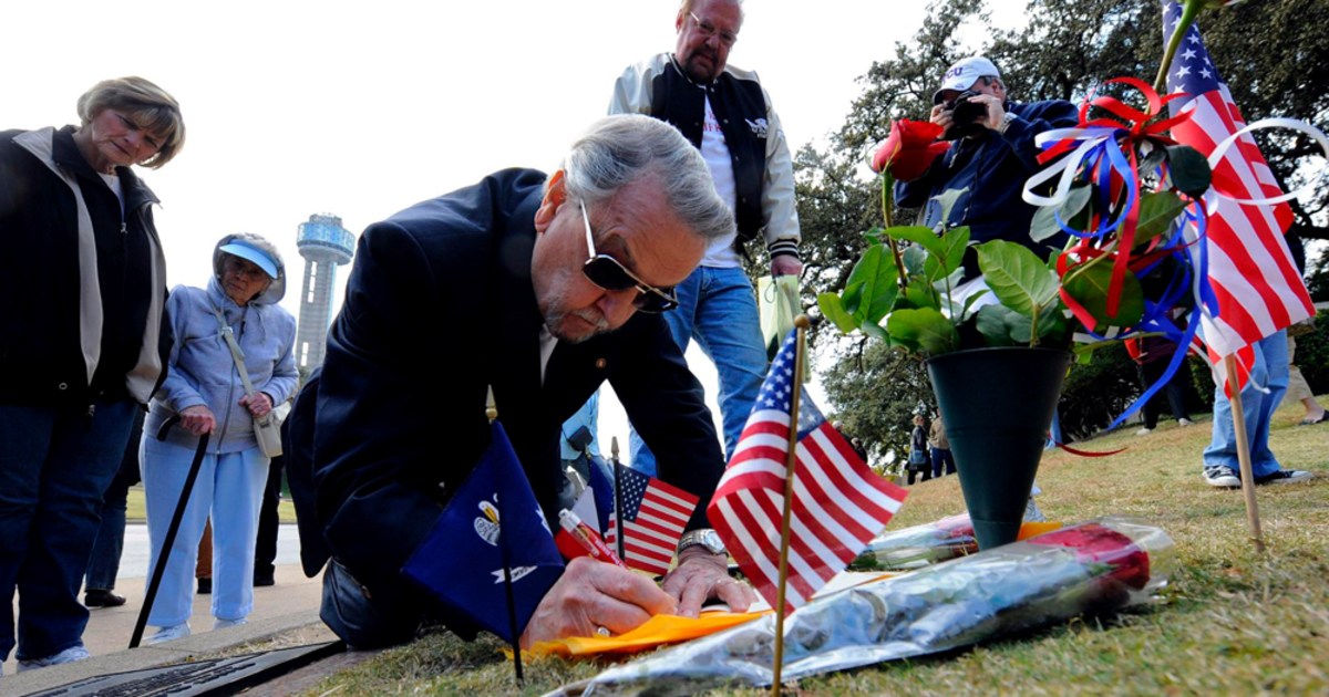 JFK anniversary marked at Dallas shooting site