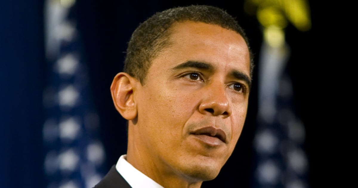 Obama seeks peace between activists, centrists