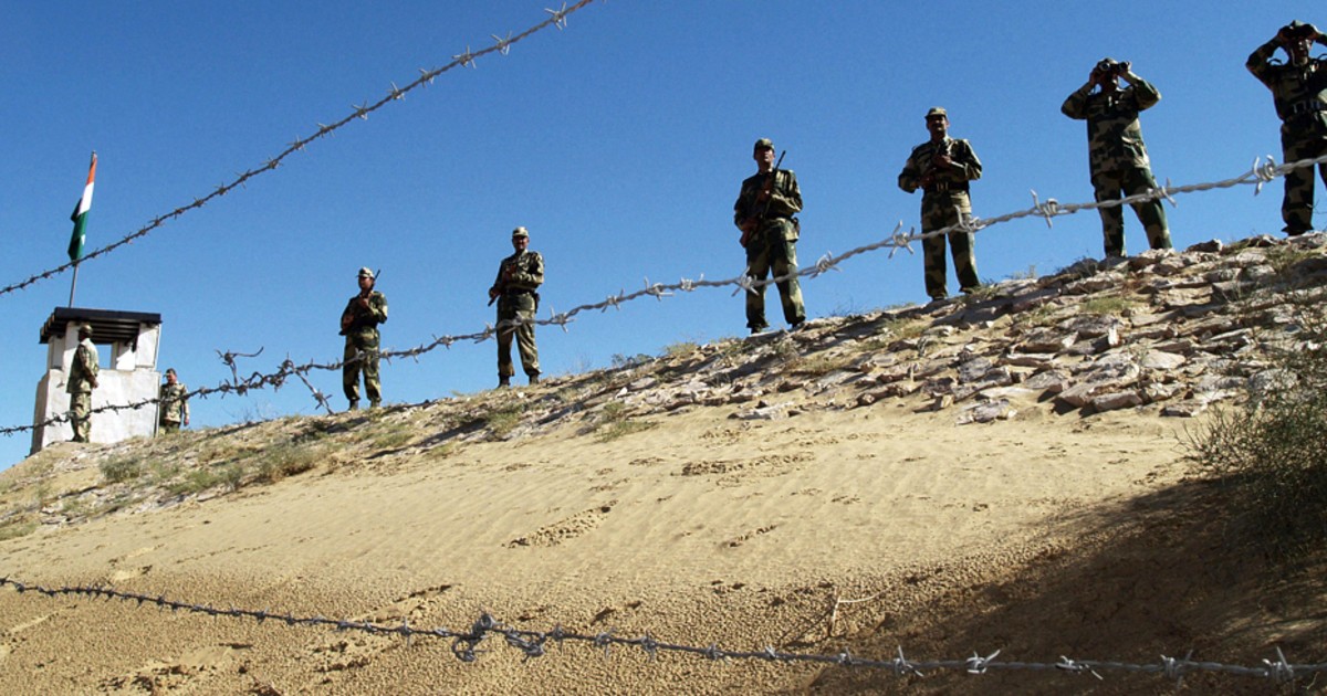 Pakistan moves troops toward Indian border