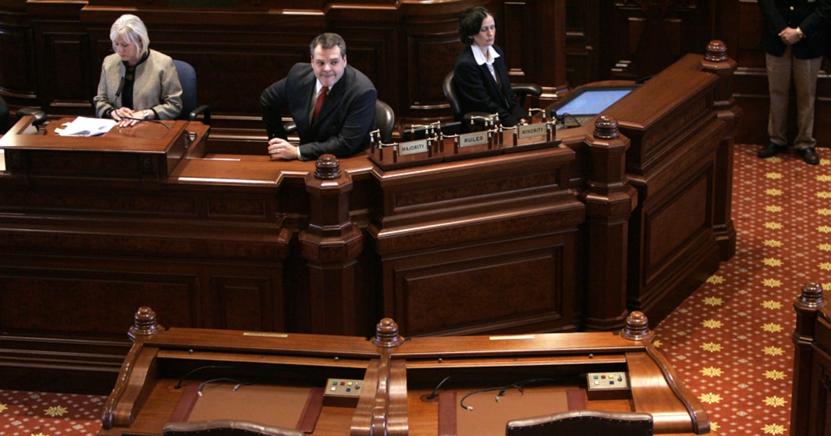 Ill. governor goes on defensive as trial starts