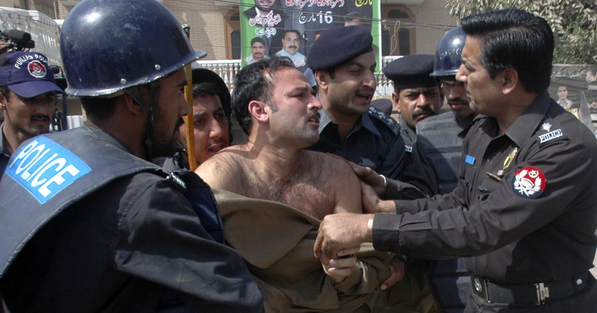 Pakistan bans protests ahead of major rally