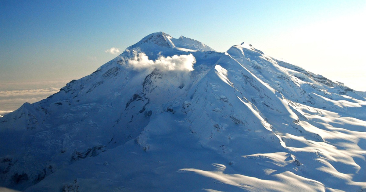 Alaska's Mount Redoubt rumbles once again