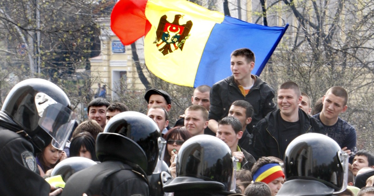 Moldova students riot after Communist win