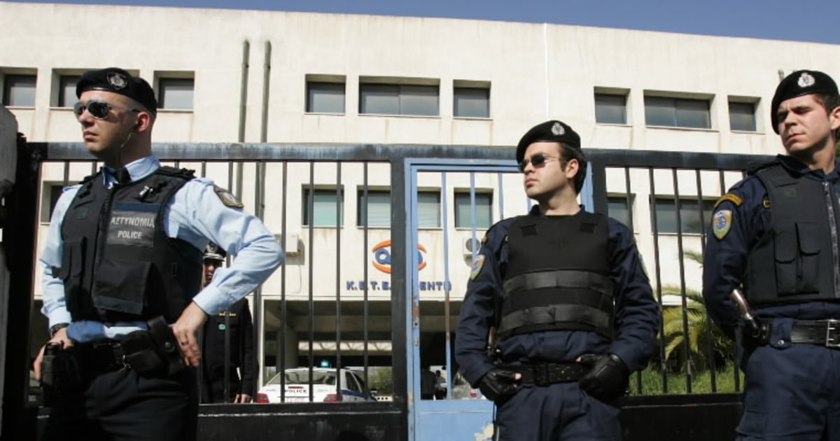 Student shoots 3 at Greek college, kills himself