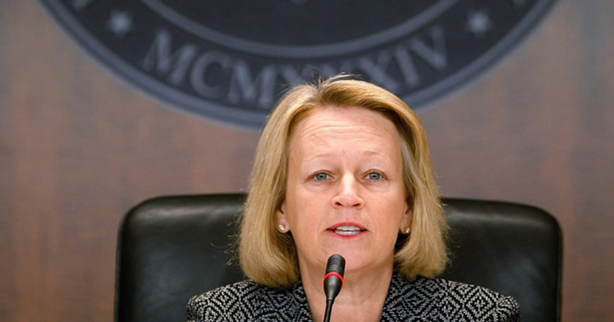 SEC considering exec pay reporting changes