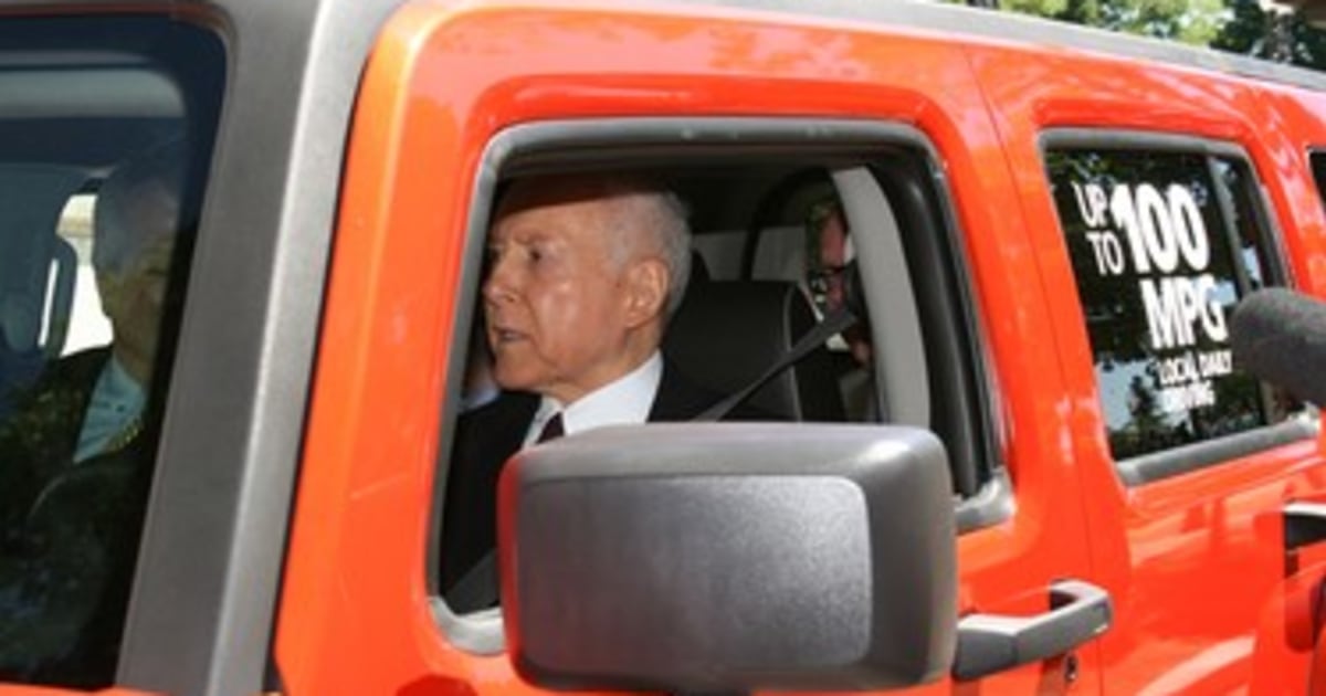 Electric Hummer gets 100 mpg — more or less