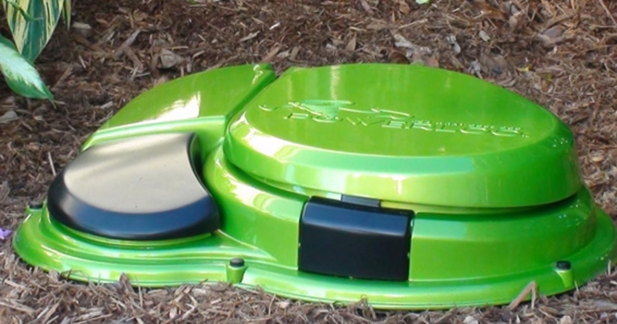 Eco-friendly device cleans up dog poo