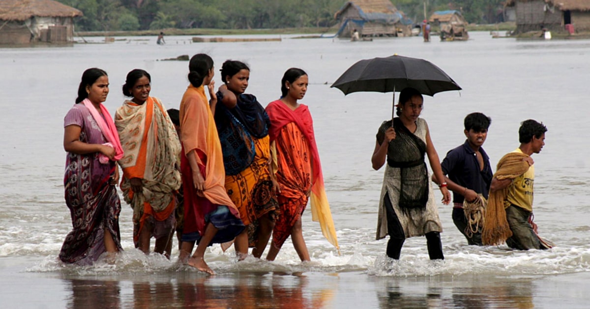 Cyclone kills at least 191 in India, Bangladesh
