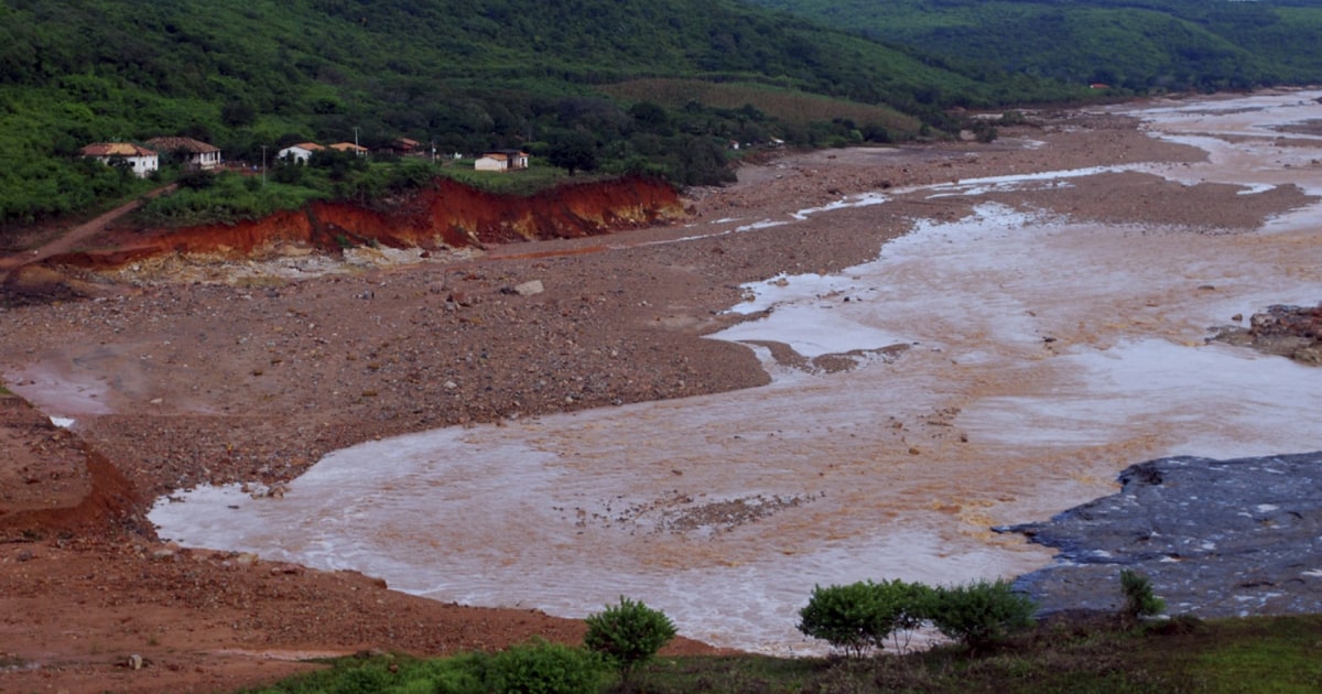 4 dead, 11 missing after Brazil dam break