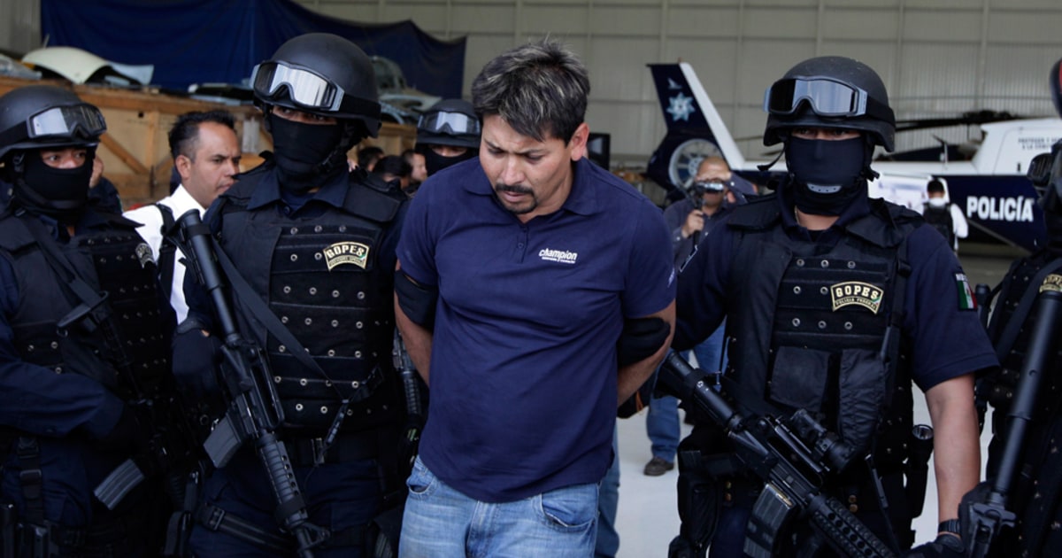 Gunmen launch deadly raids in central Mexico