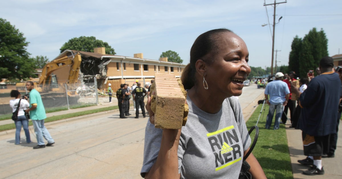 Last housing project in Atlanta nears demise