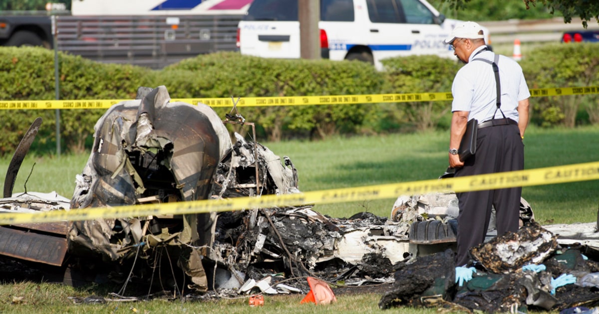 2 walk away from fiery small plane crash in N.J.