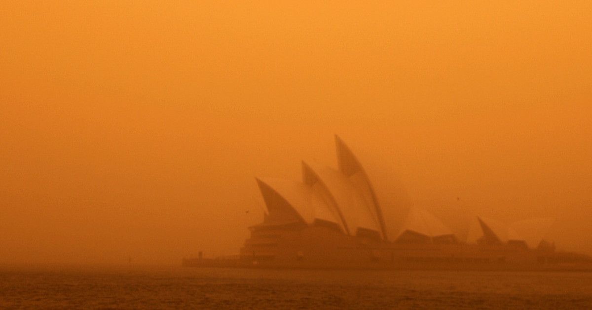 Vast, red dust storms choke Australia
