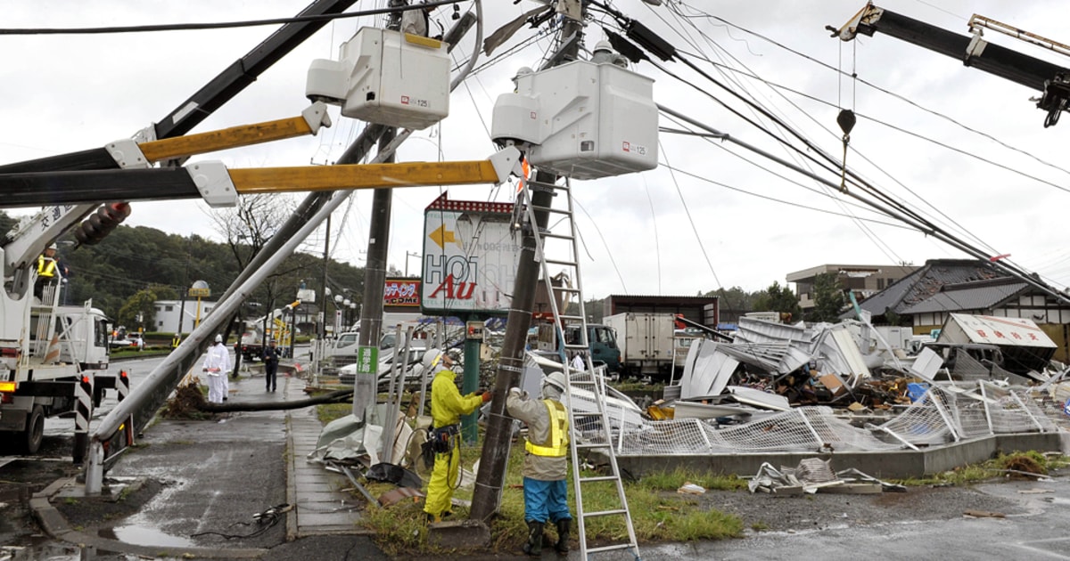 Typhoon cuts power, disrupts travel in Japan
