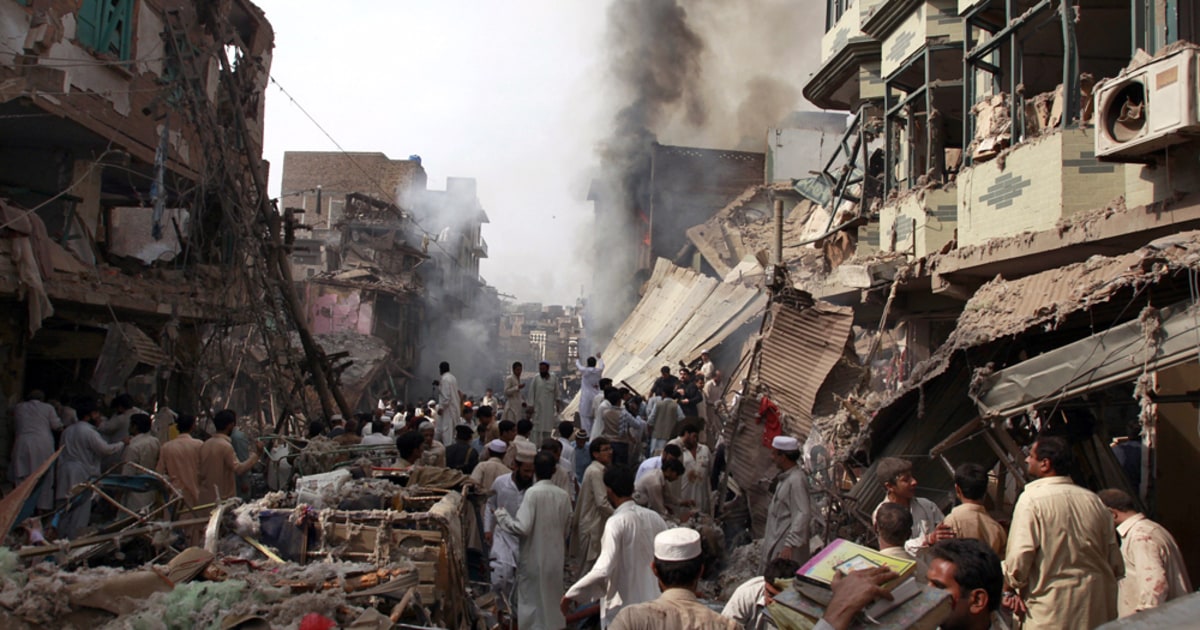 100 killed in blast at crowded Pakistan market