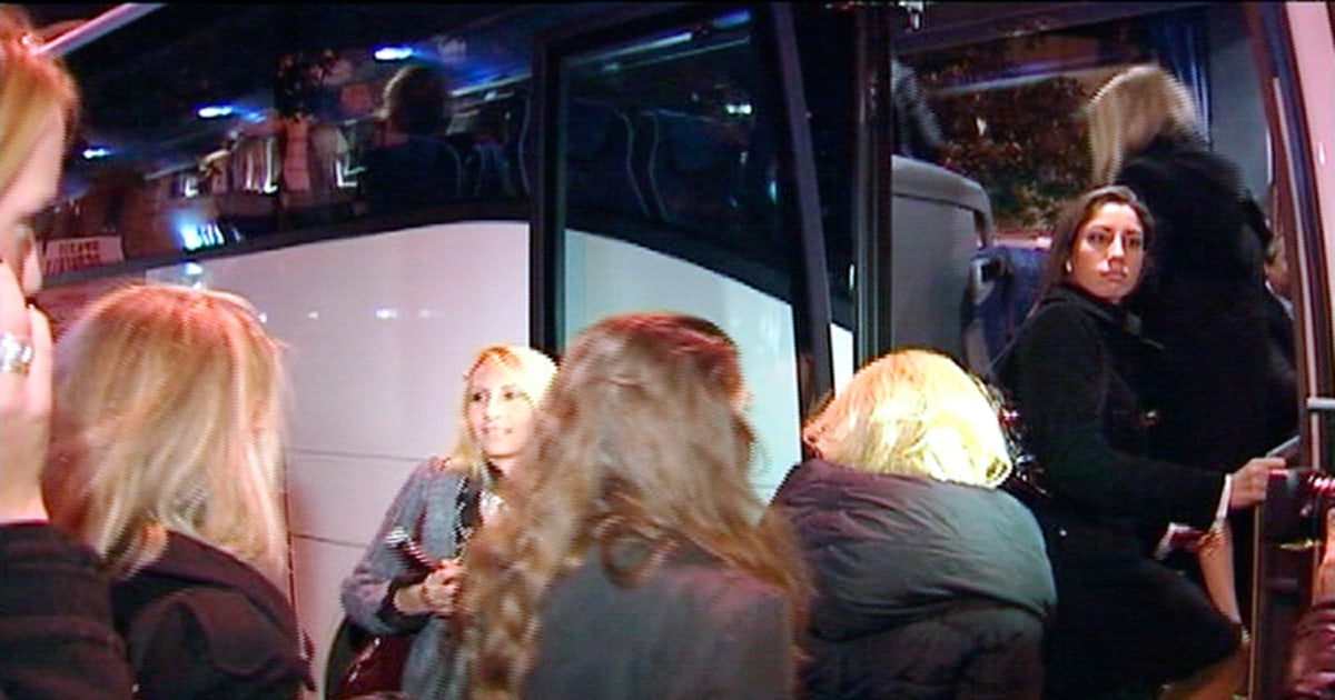 Gaddafi tries to convert 200 women to Islam