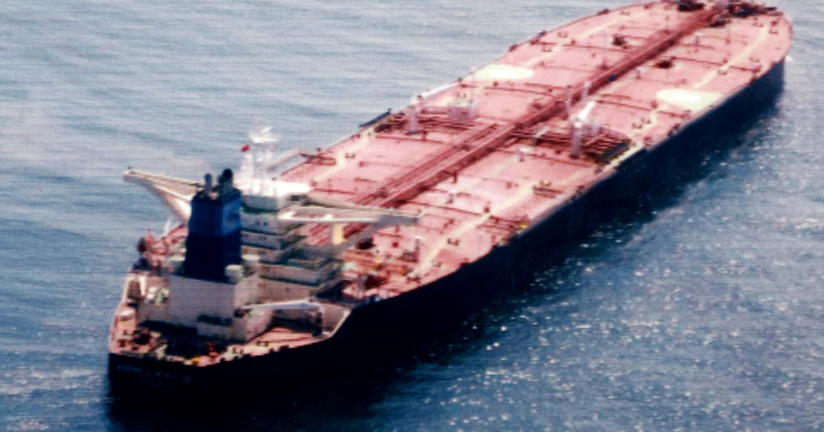 Somali pirates hijack U.S.-bound oil tanker