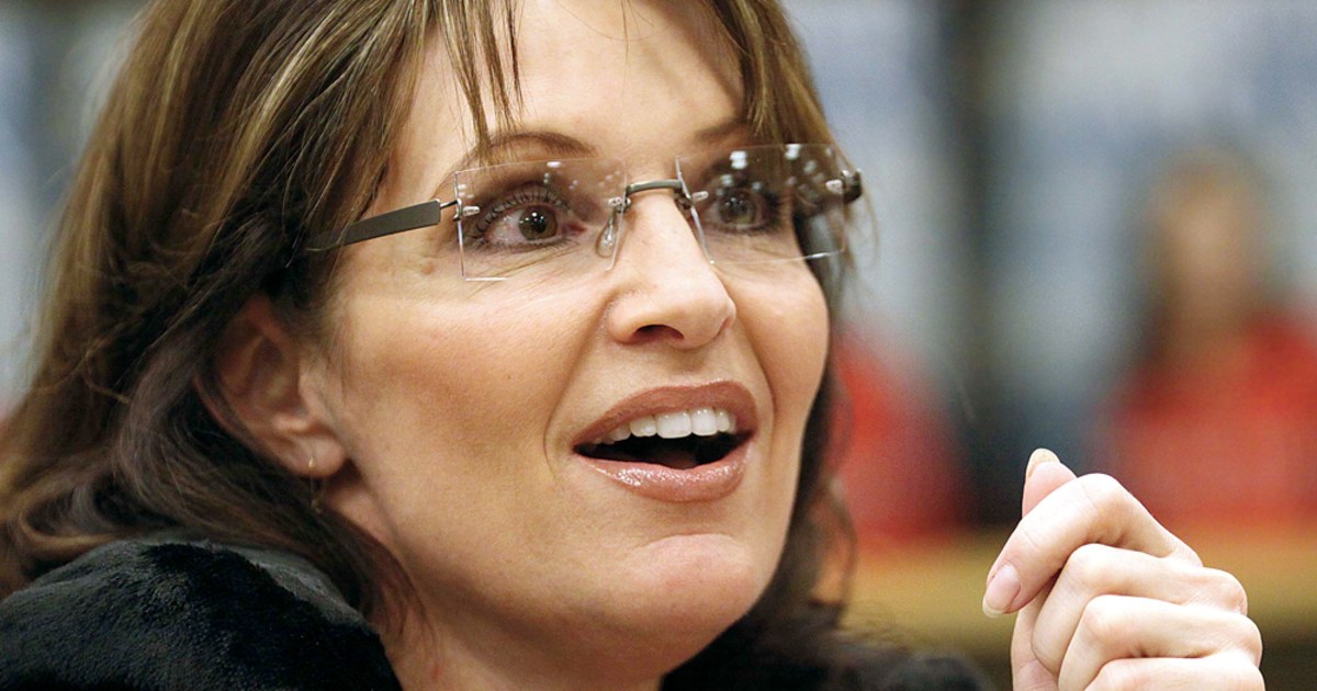 Palin draws hundreds at Iowa book signing