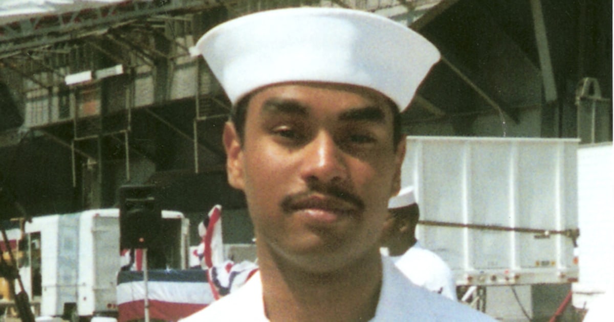 Sailor who survived USS Cole attack dies at 31
