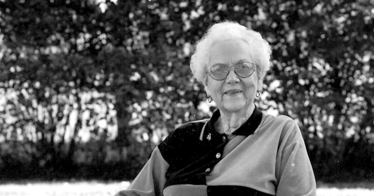 Teacher, 100, gets degree a day before dying