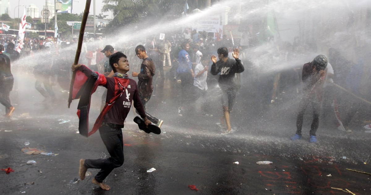 Indonesian bank bailout sparks violent protest