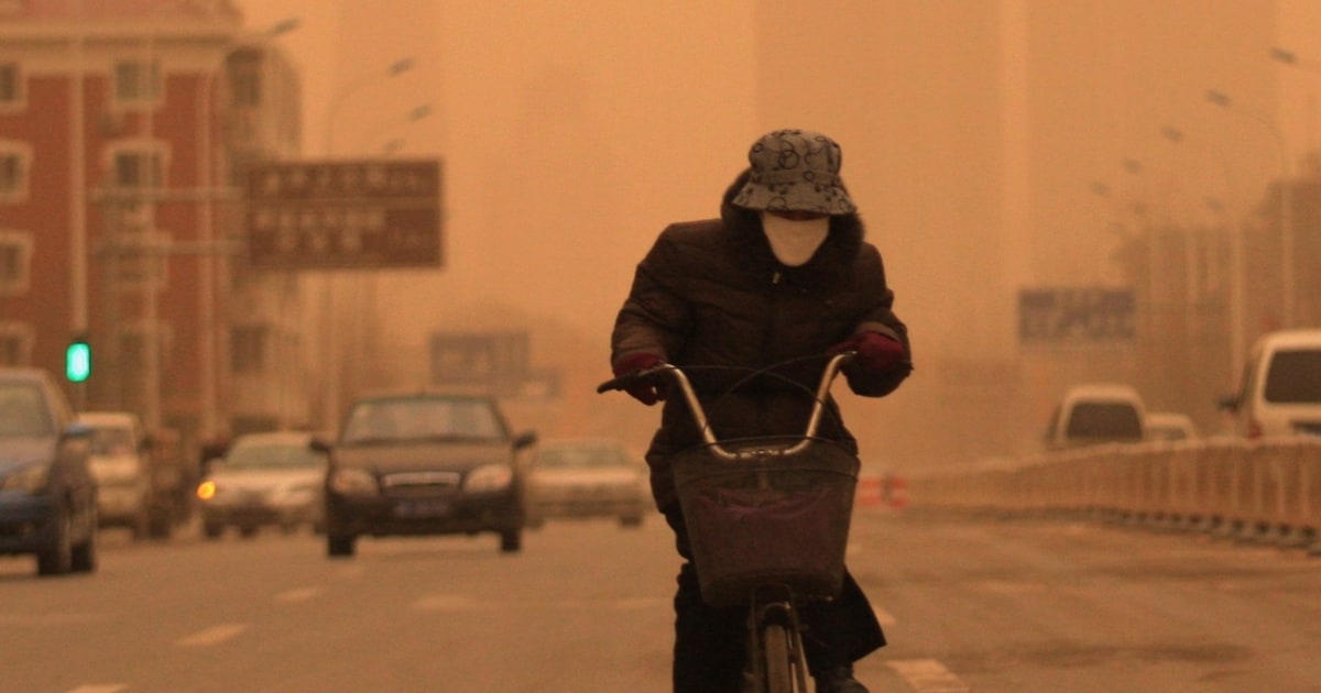 Huge sandstorm turns sky over Beijing orange