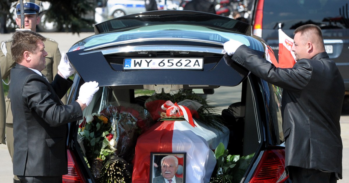 Body of exiled Polish leader returns to Warsaw