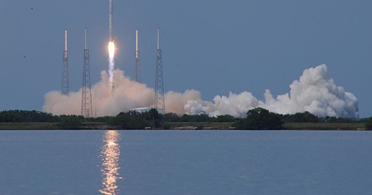 Shuttle successor succeeds in first test flight