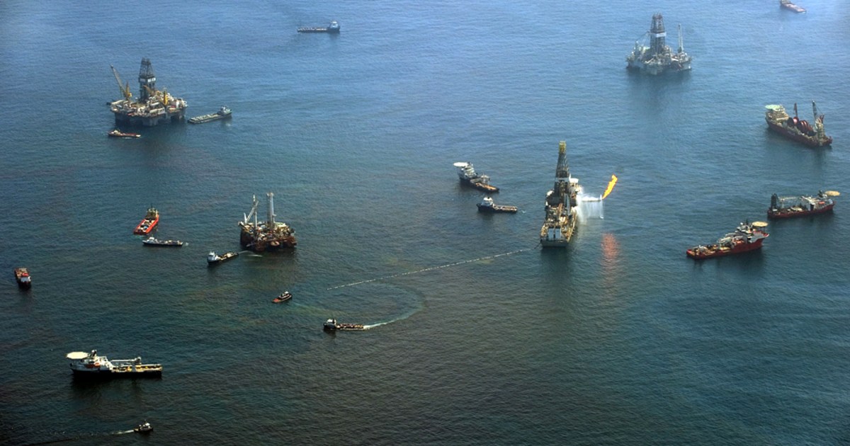 A floating city springs up to contain Gulf spill