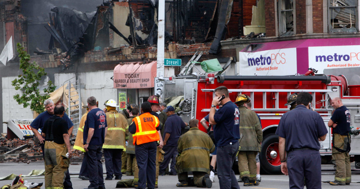 'Suspicious' blaze hurts 6 Detroit firefighters