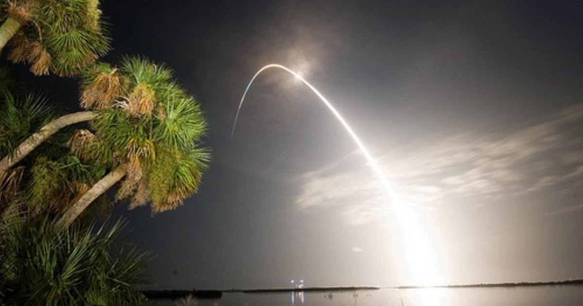 Classic NASA photos rocket onto Flickr