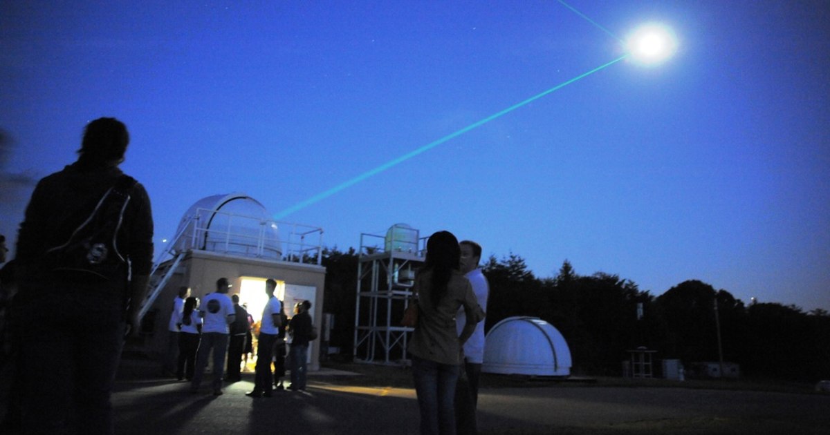 Skywatchers savor views of the moon around the world