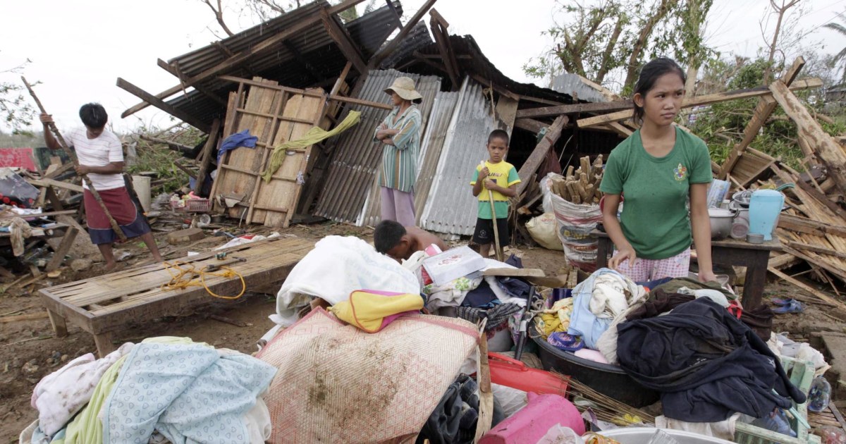 Typhoon kills 13 in Philippines; storm heads to China