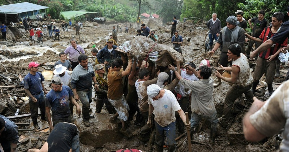 20 buried alive; Costa Rica on storm 'red alert'
