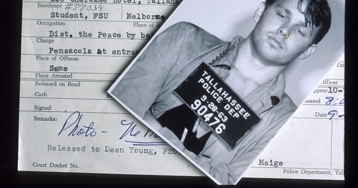 Jim Morrison receives pardon in Florida