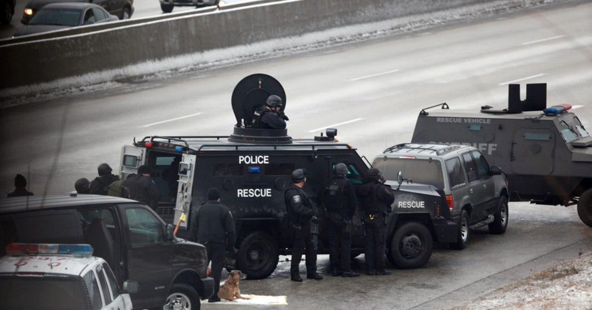 Six-hour standoff snarls Milwaukee interstate