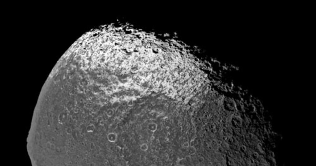 iapetus surface