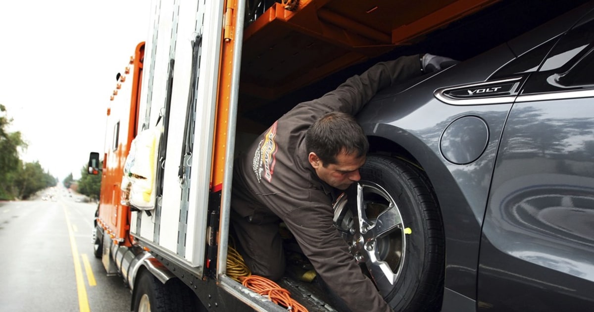 GM to speed up Volt delivery, drops $14 billion loan request