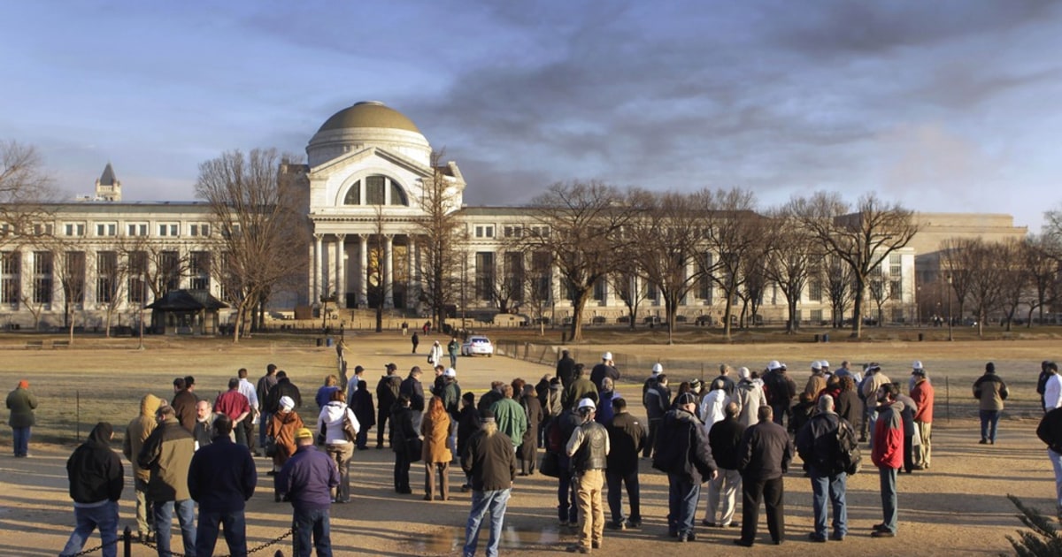Fire breaks out near Smithsonian museum